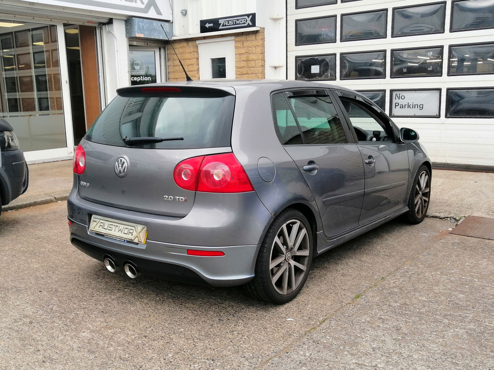 Volkswagen Golf 2.0FSi Mk5 - R32 Style Rear Silencer Delete - Zaustworx